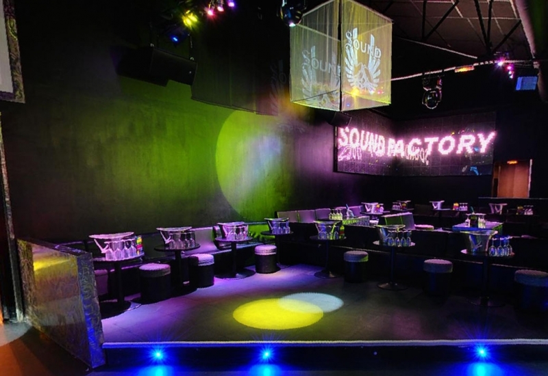 The Sound Factory - aménagement SKA France - fabricant de banquettes ...
